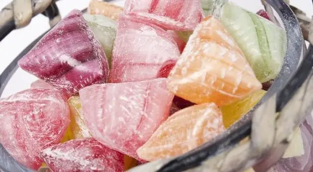 25 Things / Souvenirs to Buy in Paris & Where to Find Them