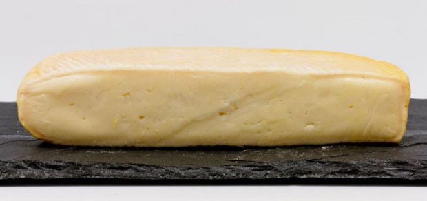 21 Famous French Cheeses we Recommend to Try At Least Once