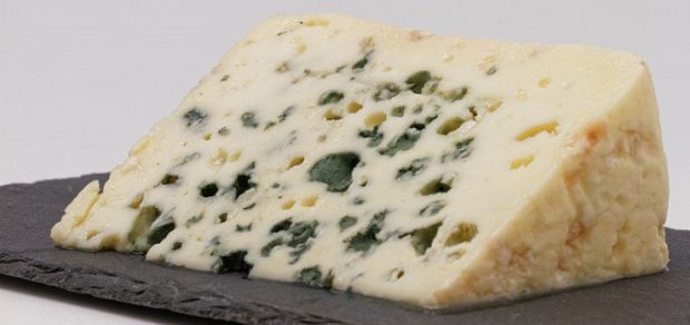 21 Famous French Cheeses we Recommend to Try At Least Once
