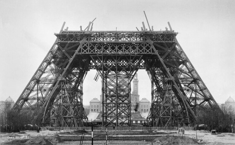Photos of the Construction of the Eiffel Tower (1887-1889)