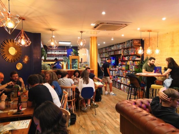 Top 13 des bars à jeux à Paris (jeux de société, jeux vidéo...)